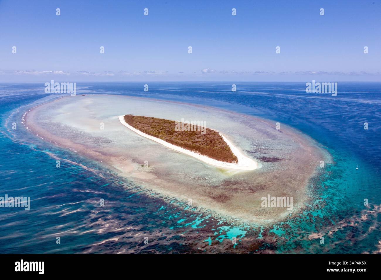 Aerial view of Mast Head Island in Great Barrier Reef, Queensland ...