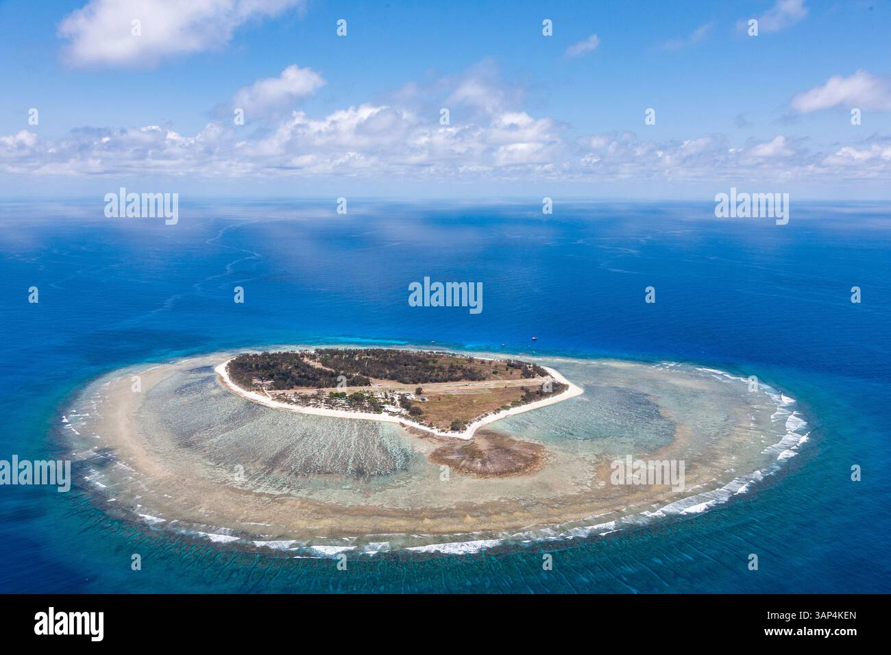 Aerial view of Lady Elliot Island in Great Barrier Reef, Queensland ...
