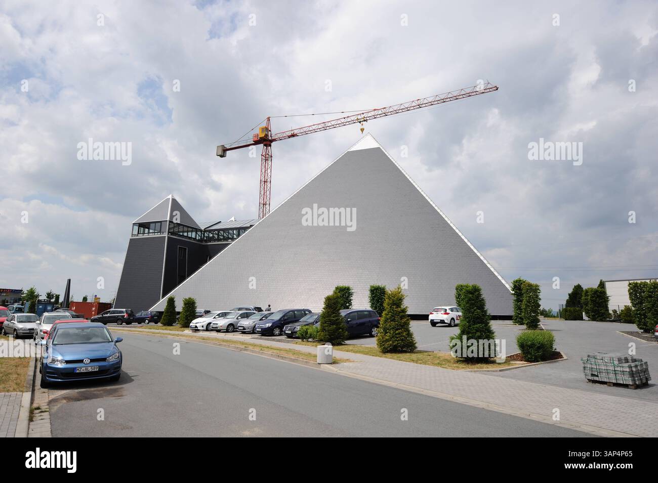 Rundgang Pyramide von Mainz-Hechtsheim 28.05.2015 Mainz Rundgang ...