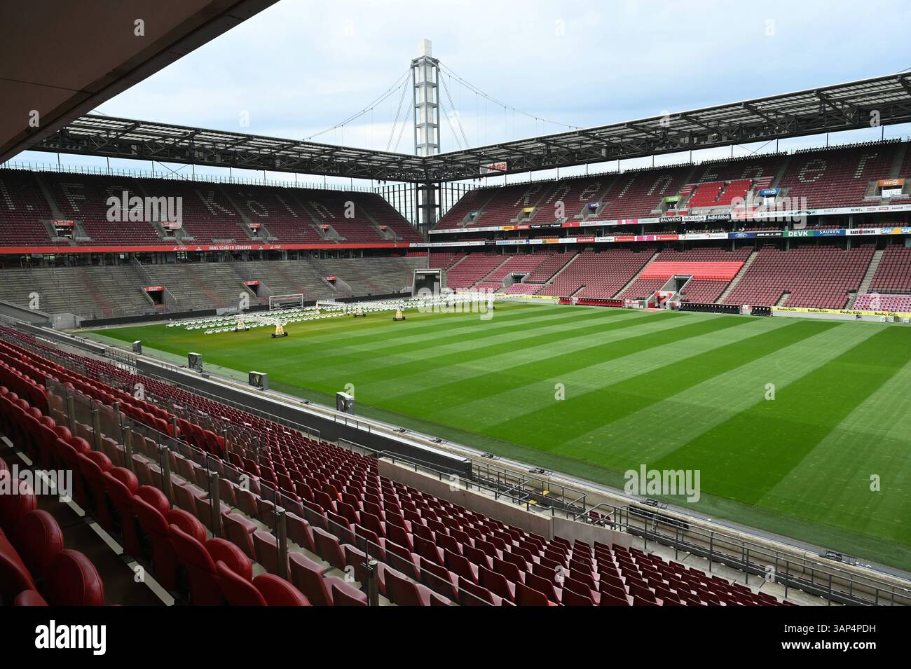 Das RheinEnergie Stadion in Köln *** The RheinEnergie Stadium in ...