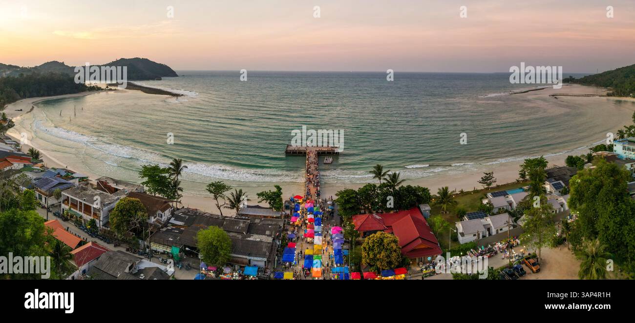 Aerial view of Chaloklum Sunday night market on Koh Phangan island ...