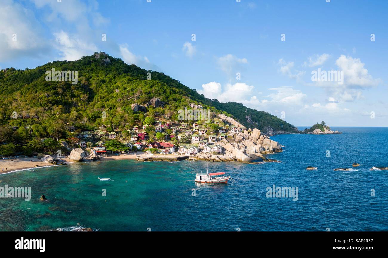 Aerial view of boat and resort in Tanote bay, Ko Tao, Thailand Stock ...