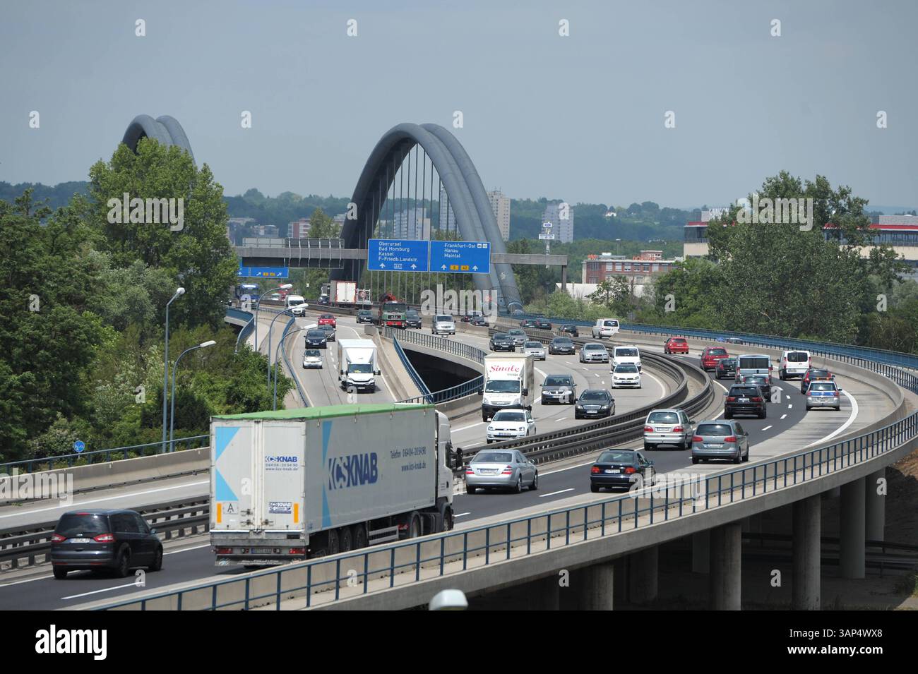 Übersicht Kaiserlei-Kreisel: 11.06.2015 Offenbach Übersicht Kaiserlei-Kreisel: Verkehr auf der ...