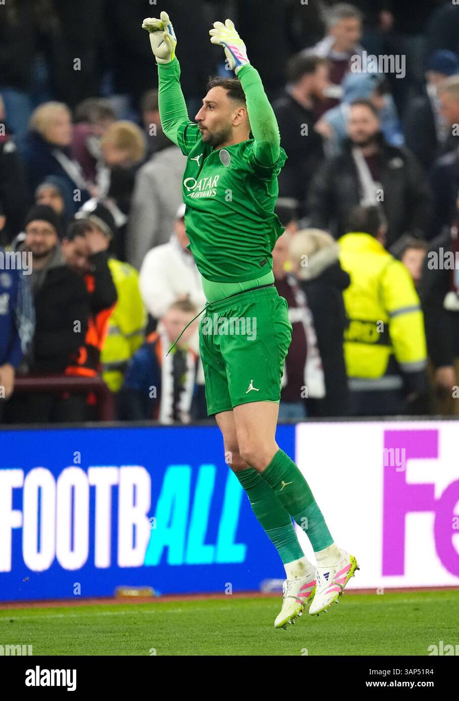 Paris Saint-Germain goalkeeper Gianluigi Donnarumma celebrates ...