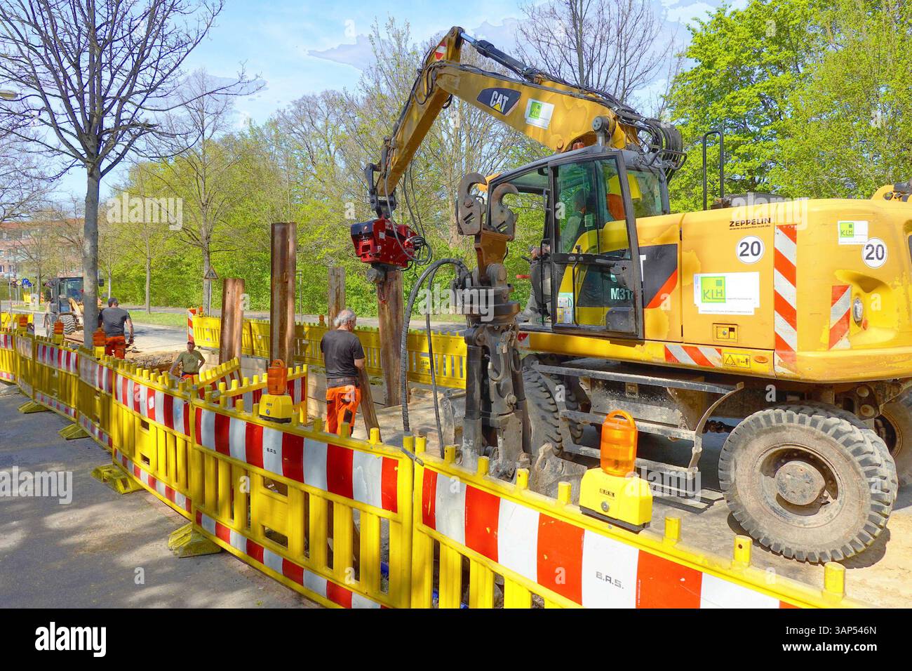 Rammarbeiten an einer Neuverlegung eines 800 mm Frischwasserleitung ...