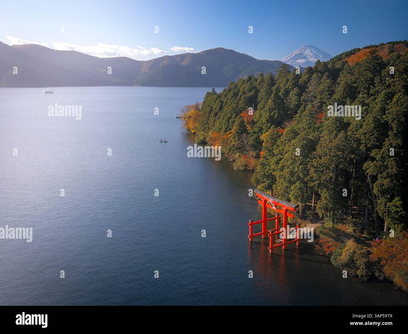 Aerial view of Lake Ashi with Hakone Jinja Shrine and Heiwa no Torii ...