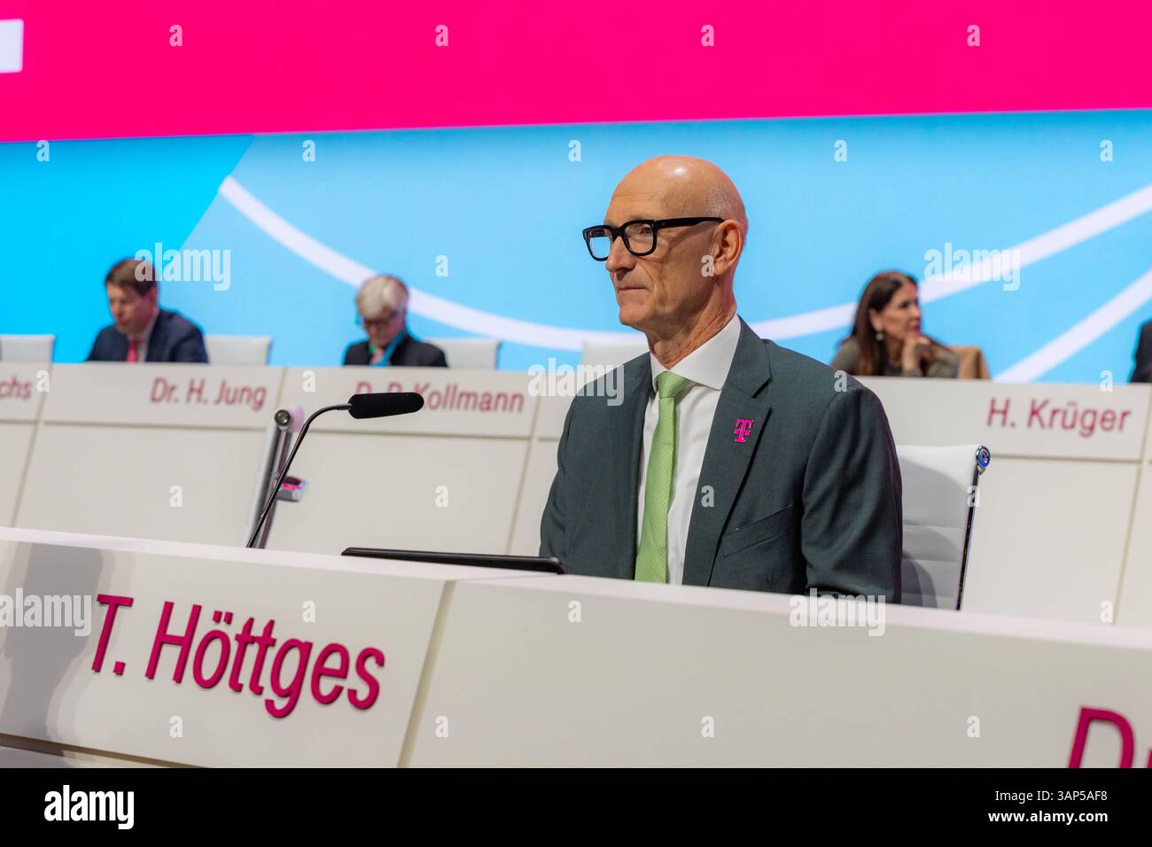 Deutsche Telekom Hauptversammlung in Bonn - 09.04.2025 ...