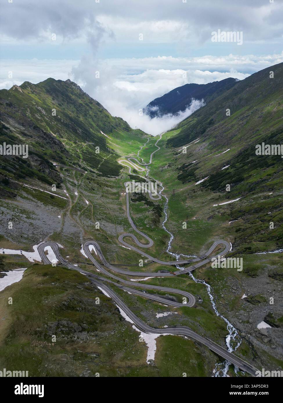 Aerial view picturesque meandering hi-res stock photography and images ...