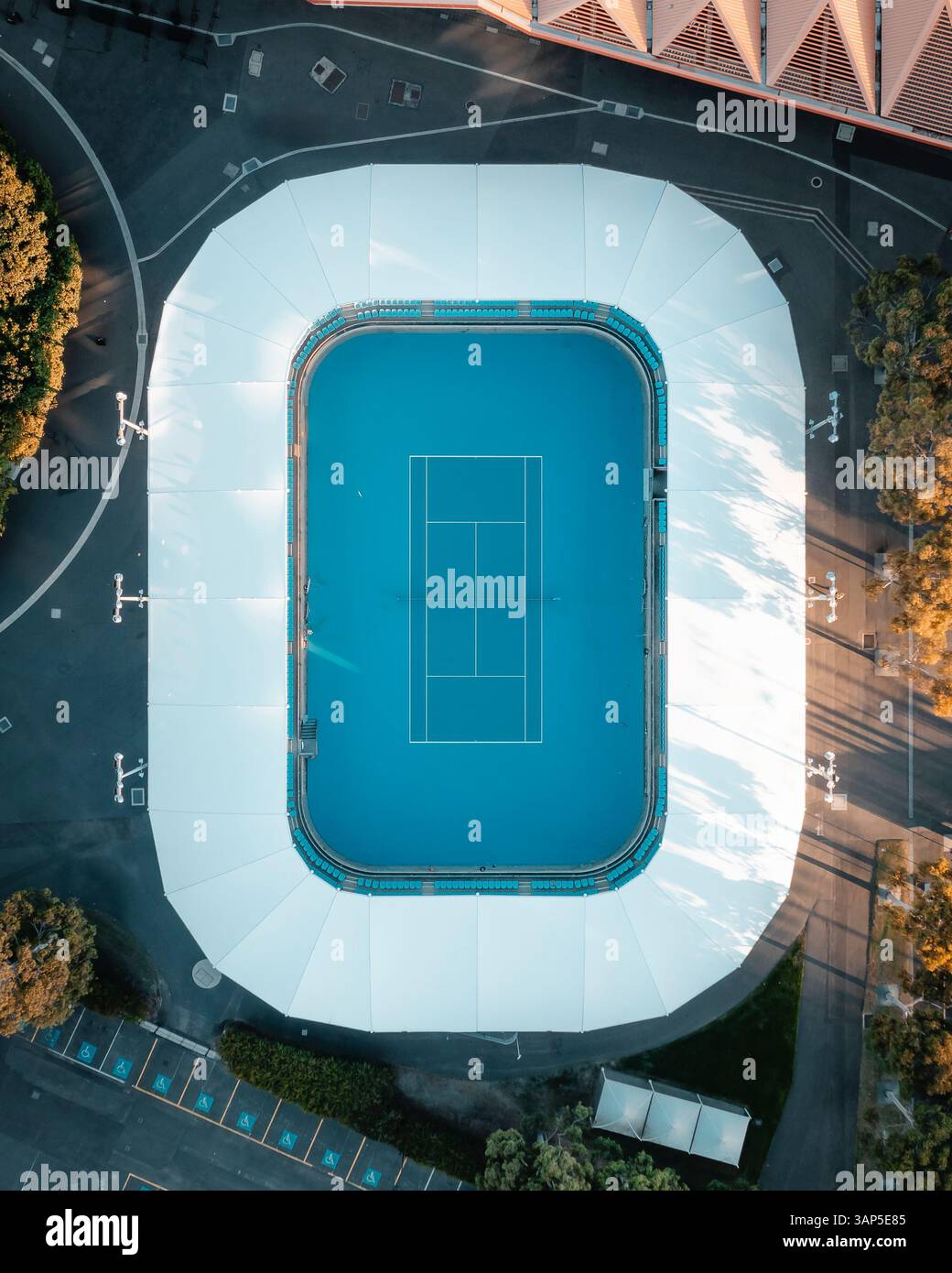 Birds eye view of tennis court hi-res stock photography and images - Alamy