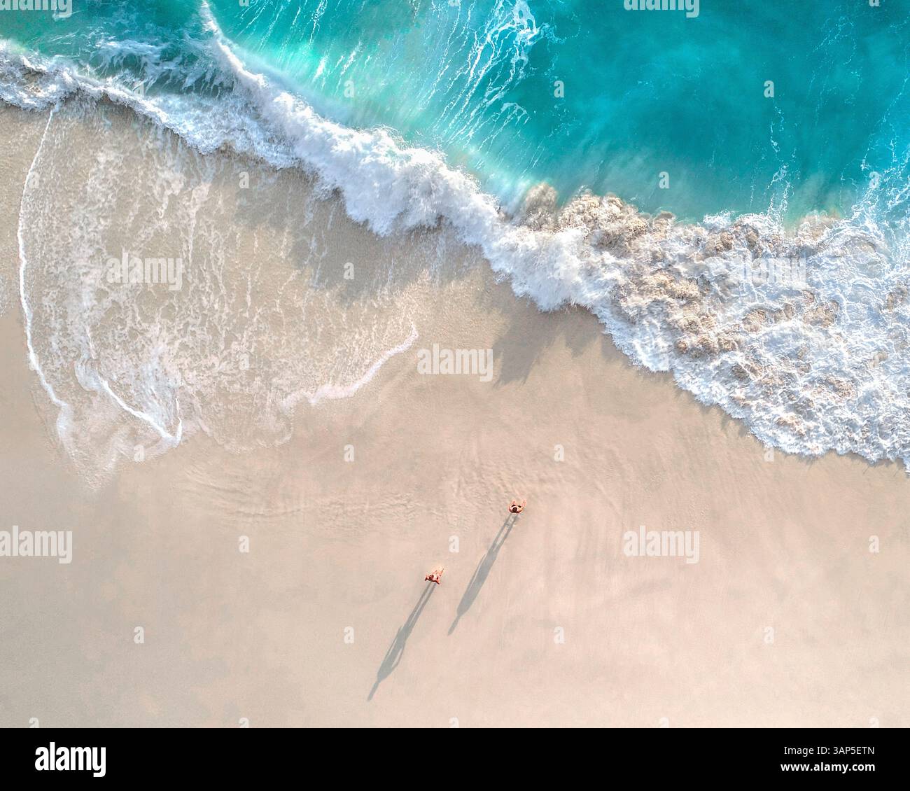 Aerial view of people on Kelingking Beach, Nusa Penida, Bali, Indonesia ...
