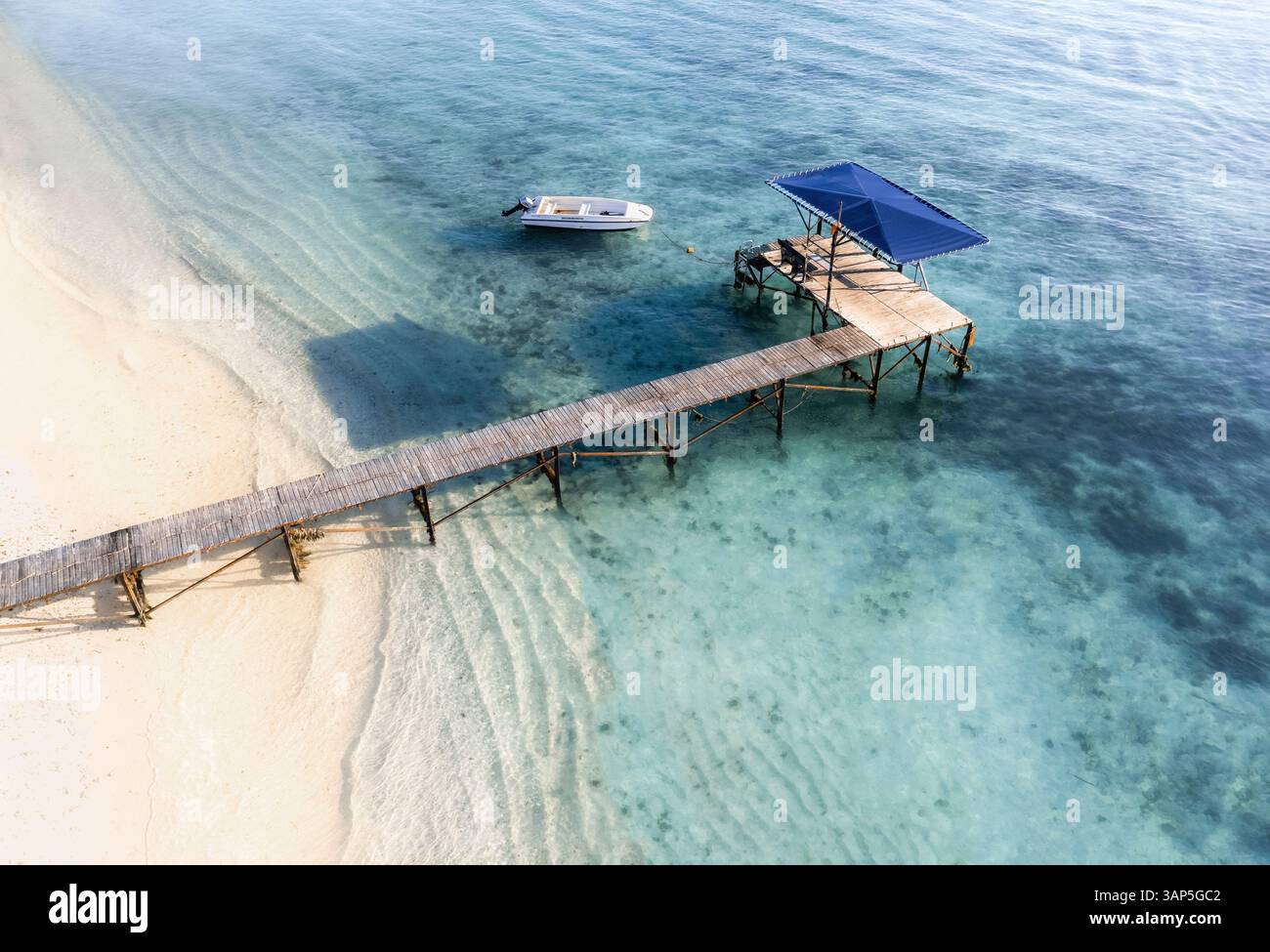 Aerial view of beautiful tropical beach with jetty and boats, Pointe de ...