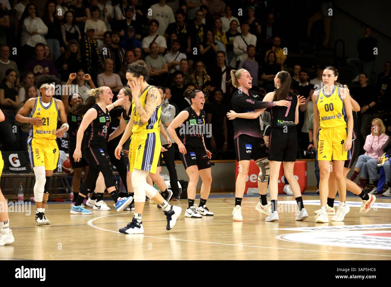 15.04.2025, Soemmeringhalle, Berlin, DEU, easyCredit DBBL, ALBA vs ...