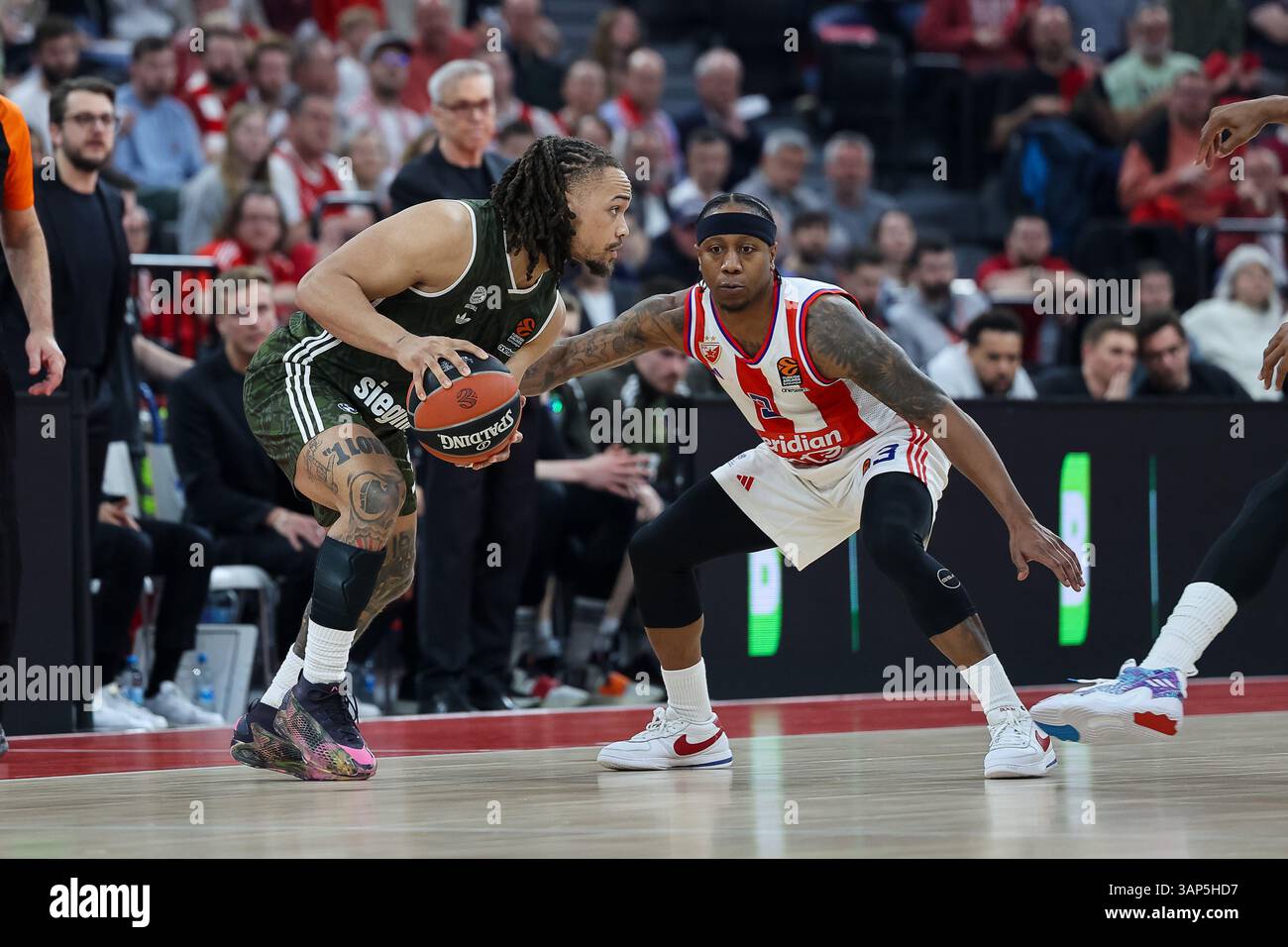 Muenchen, Deutschland. 15th Apr, 2025. Carsen Edwards (FC Bayern ...