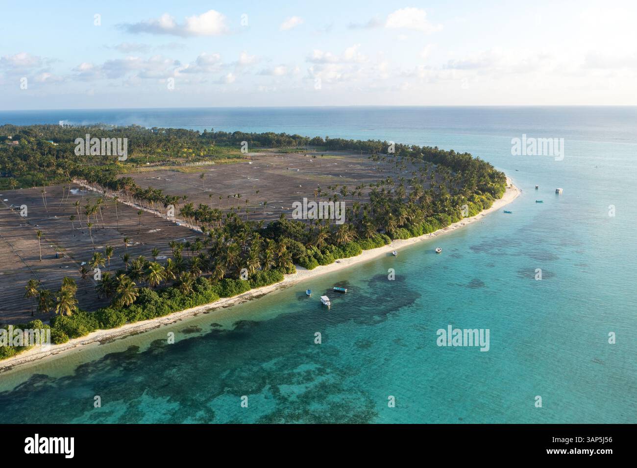 Aerial view of beautiful coastal paradise in Thoddoo, Maldives Stock ...