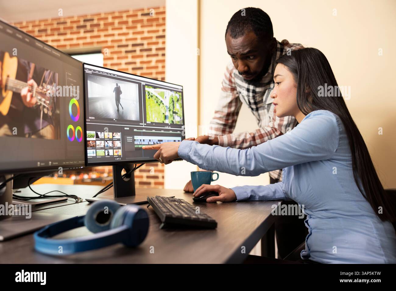 Man woman filmmakers editing hi-res stock photography and images - Alamy