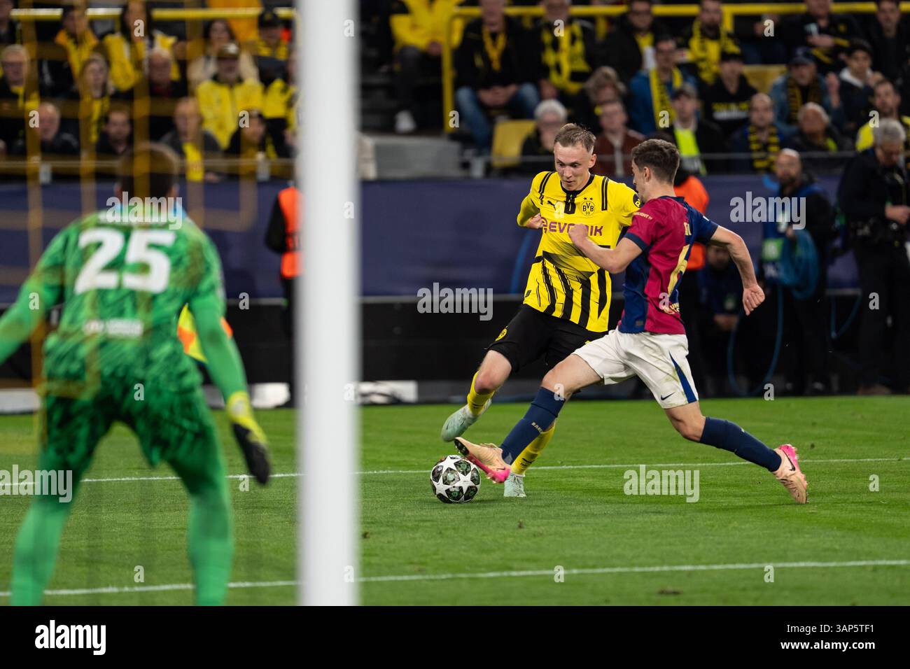 15.04.2025, Signal Iduna Park, Dortmund, GER, UEFA Champions League, Borussia Dortmund vs FC ...