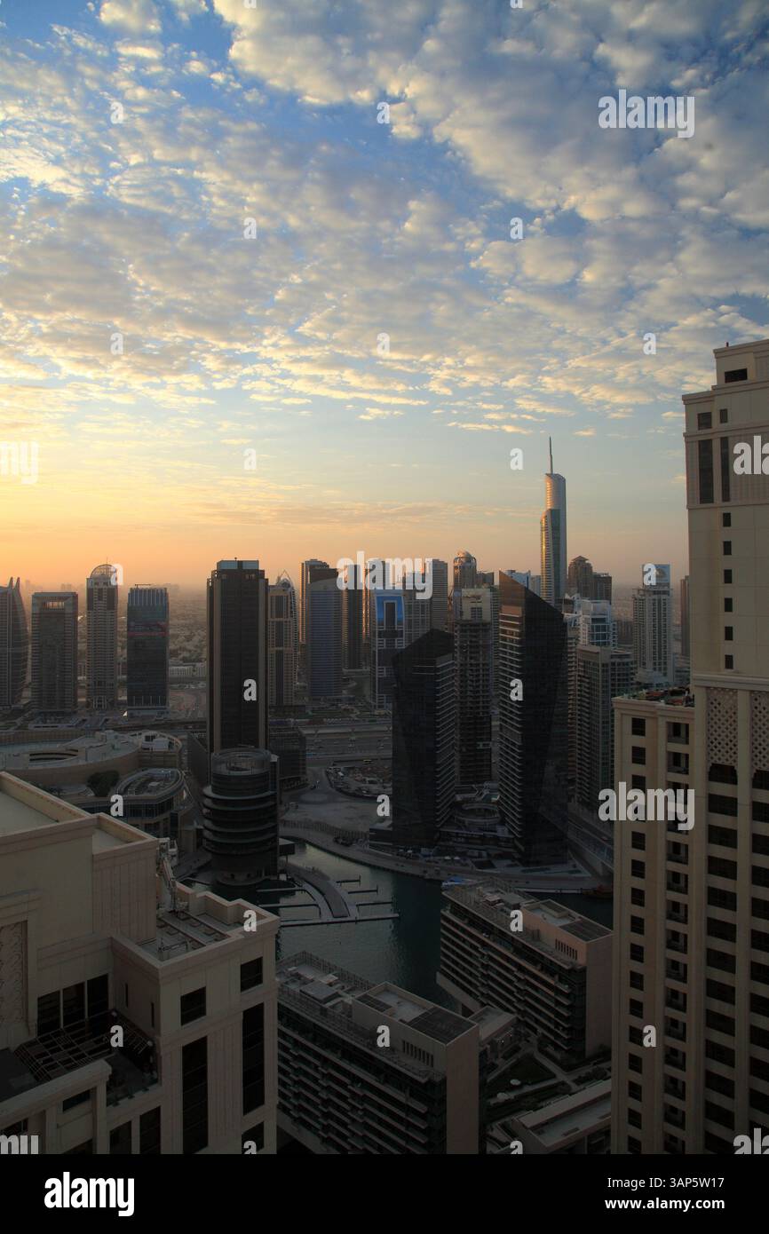 Sunset over dubai united hi-res stock photography and images - Alamy