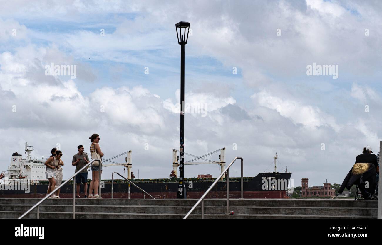 Commercial river traffic hi-res stock photography and images - Alamy