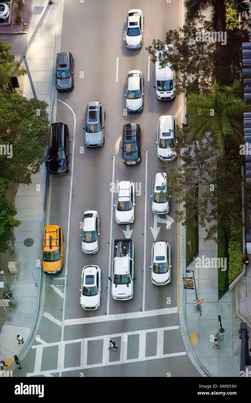Aerial view of cars stopped at red light hi-res stock photography and ...