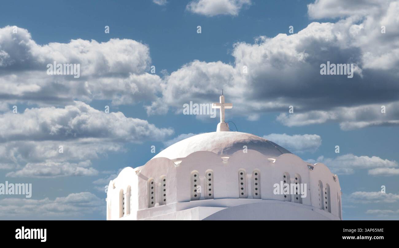 Dome traditional greek church hi-res stock photography and images - Alamy