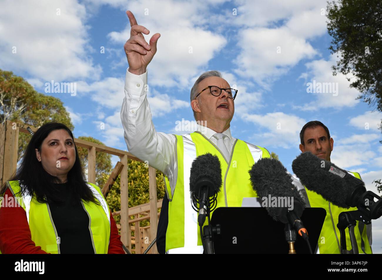 Melbourne, Australia. 16th Apr, 2025. Australian Prime Minister Anthony ...