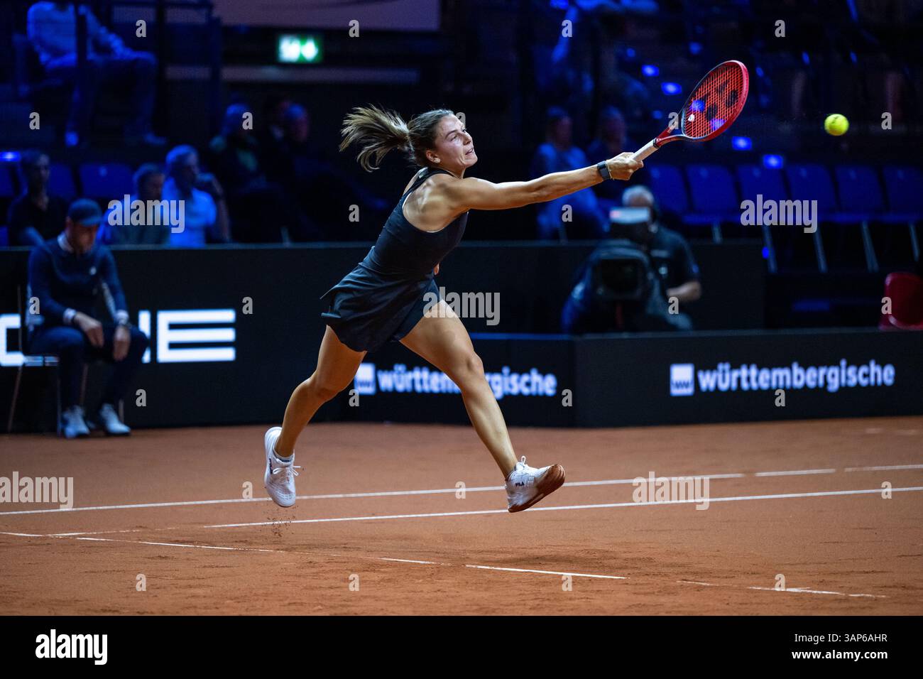 Emma Navarro (USA) im Bild am Ball, Emma Navarro (USA) vs Beatriz ...