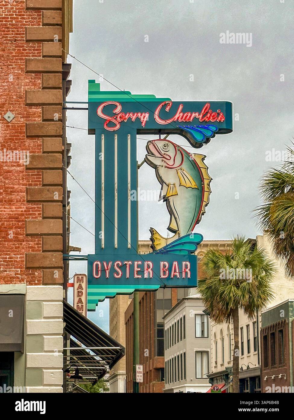 Oyster bar neon sign hi-res stock photography and images - Alamy
