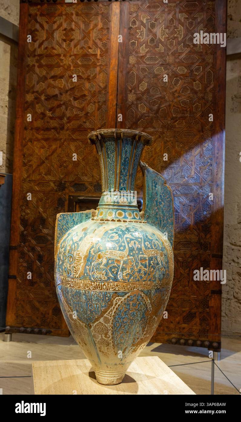 The alhambra vase hi-res stock photography and images - Alamy