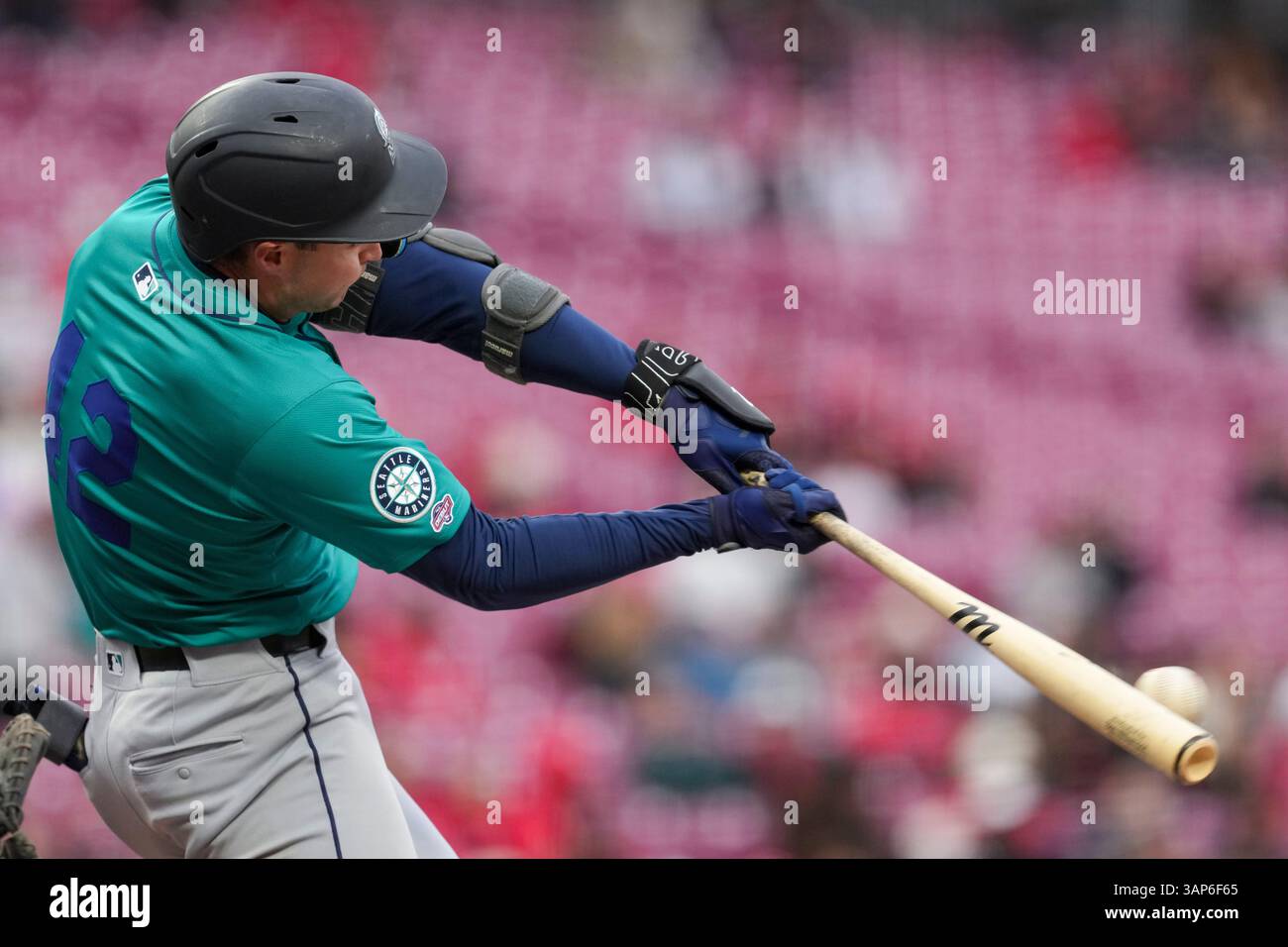 Seattle Mariners' Ben Williamson hits a single during his major league ...