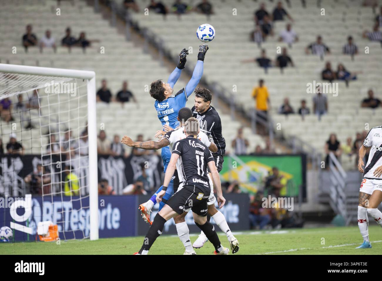 CE - FORTALEZA - 04/15/2025 - BRAZILIAN A 2025, CEARA x VASCO - leo jardim goalkeeper of Vasco ...