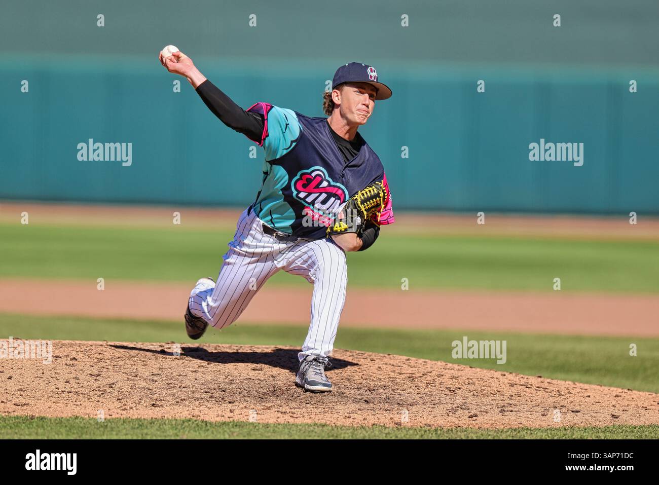 Winston-Salem, NC, USA; Winston-Salem pitcher Phil Fox (8) delivers a ...