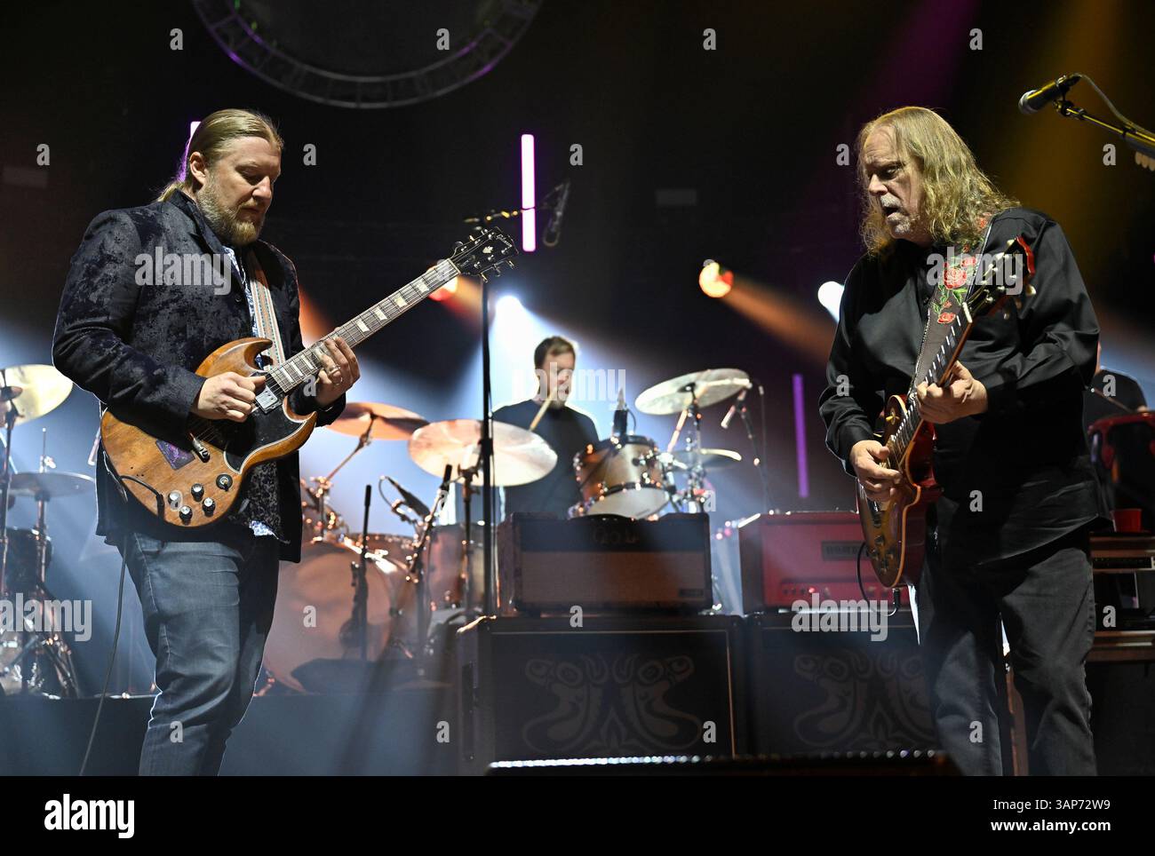 Derek Trucks, left, and Warren Haynes of The Brothers perform at ...