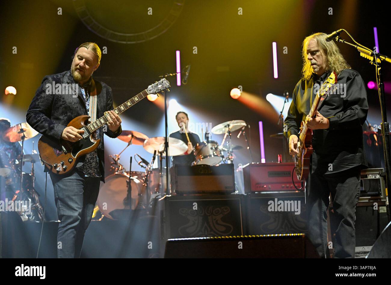 Derek Trucks, left, and Warren Haynes of The Brothers perform at ...