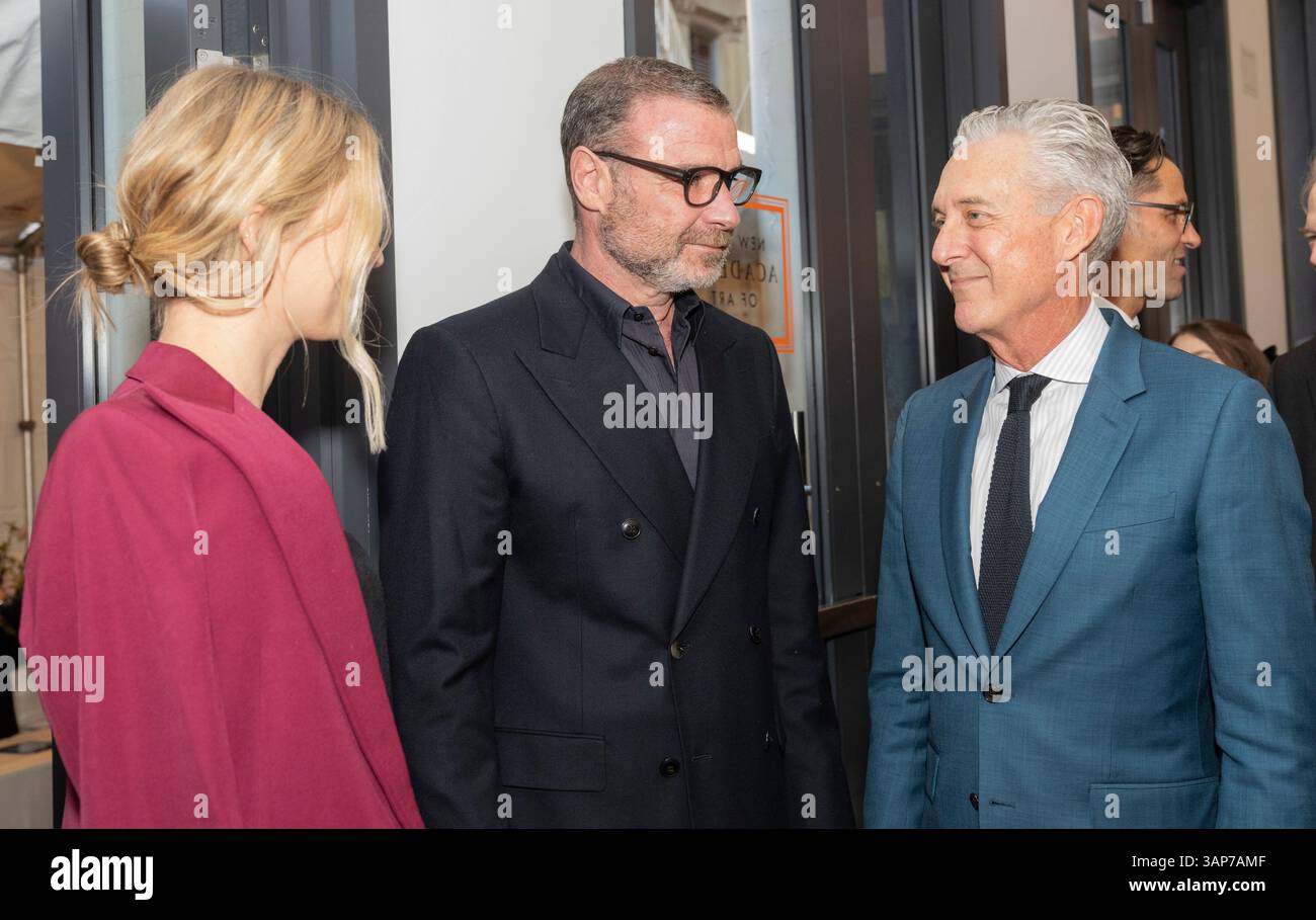 New York, United States. 15th Apr, 2025. Taylor Neisen, Liev Schreiber ...