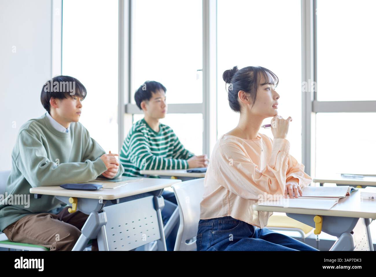 Japanese students in class Stock Photo - Alamy