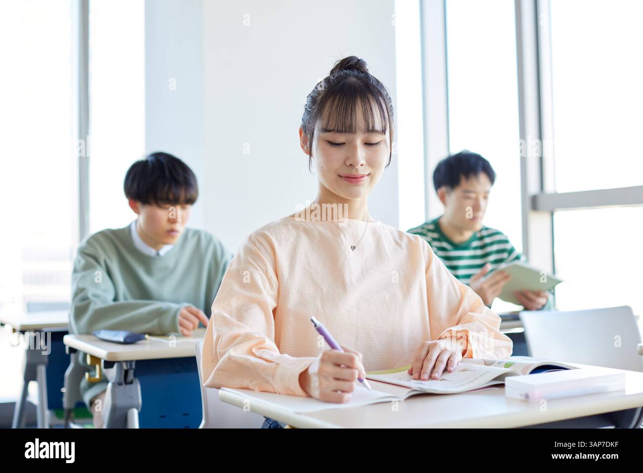 Japanese students in class Stock Photo - Alamy
