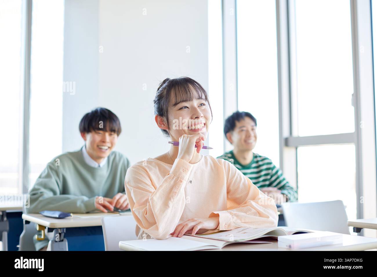 Japanese students in class Stock Photo - Alamy