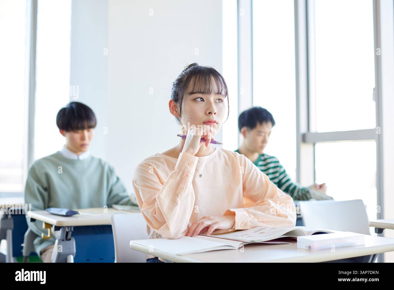 Japanese students in class Stock Photo - Alamy