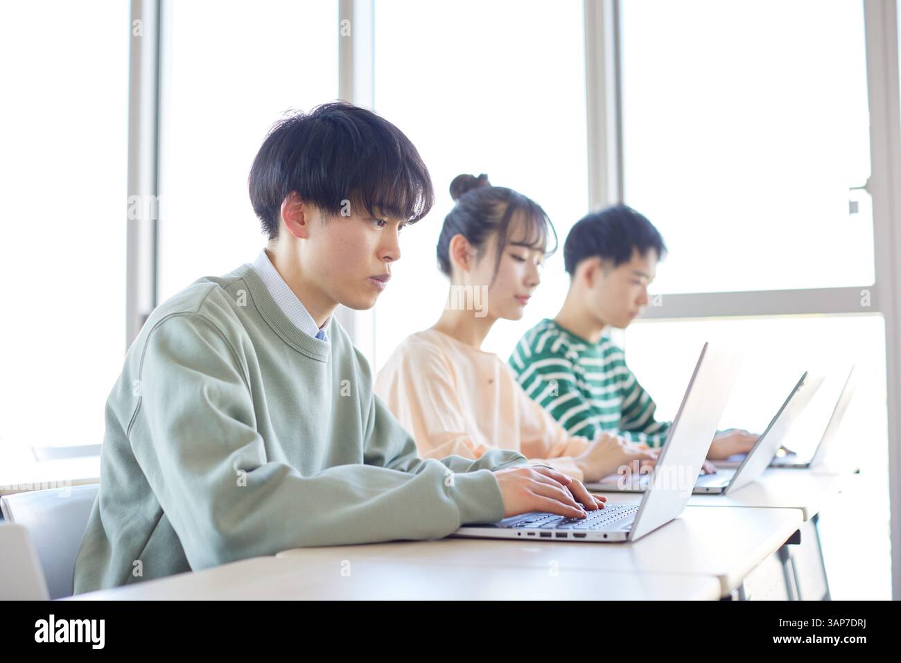 Japanese students in class Stock Photo - Alamy