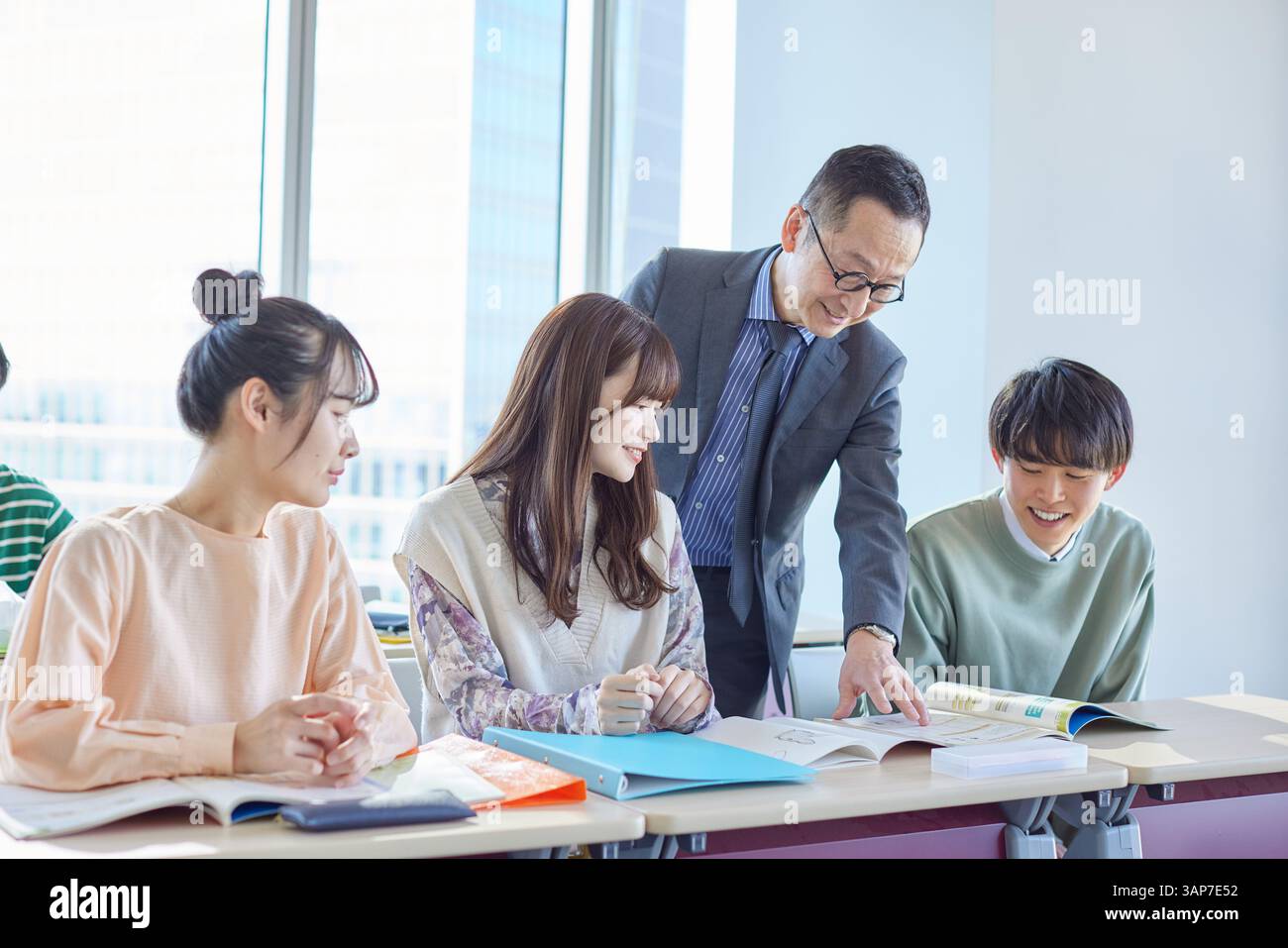 Japanese students in class Stock Photo - Alamy