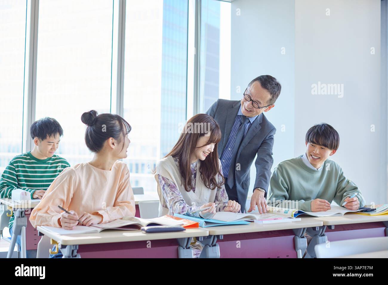 Japanese students in class Stock Photo - Alamy