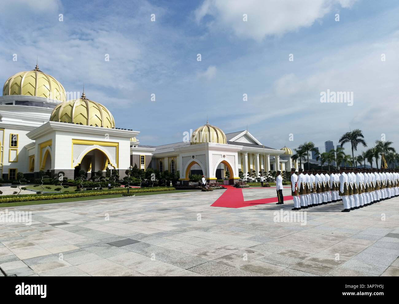 Kuala Lumpur, Malaysia. 16th Apr, 2025. A welcome ceremony for Chinese ...