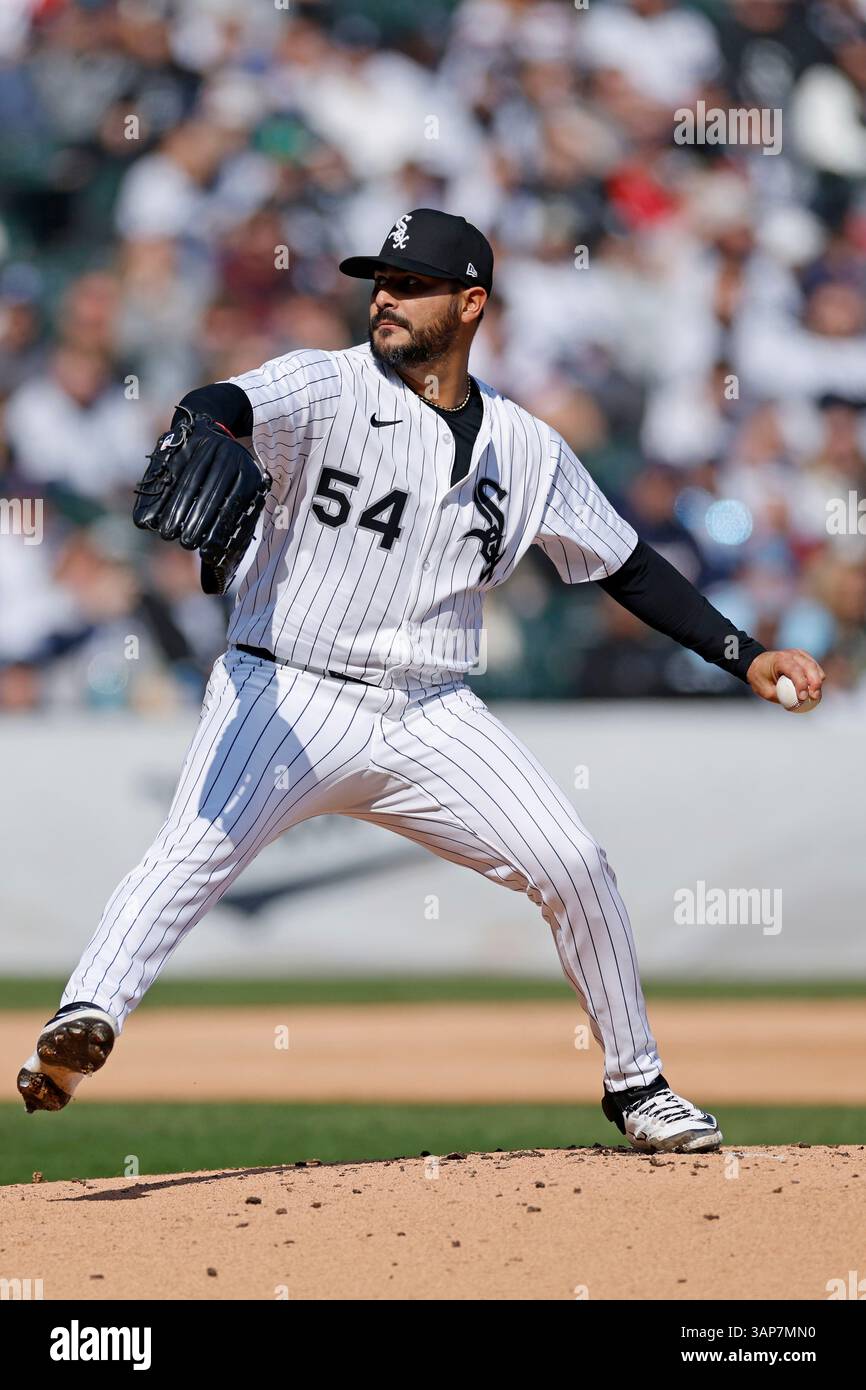 CHICAGO, IL - APRIL 12: Chicago White Sox pitcher Martín Pérez (54 ...