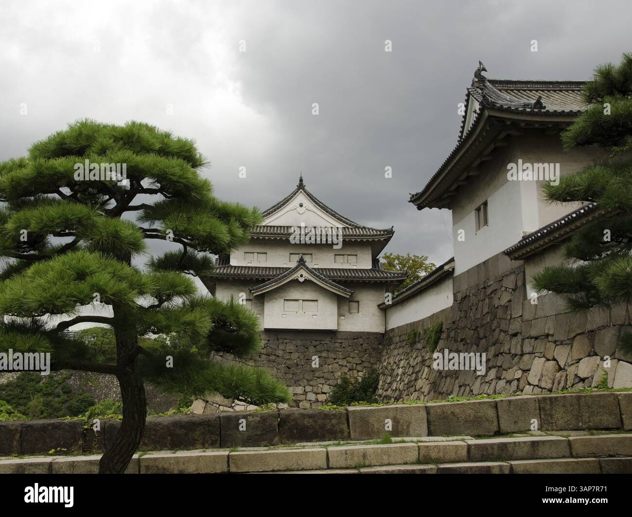 Old japanese buildings along the fortification around osaka castle ...