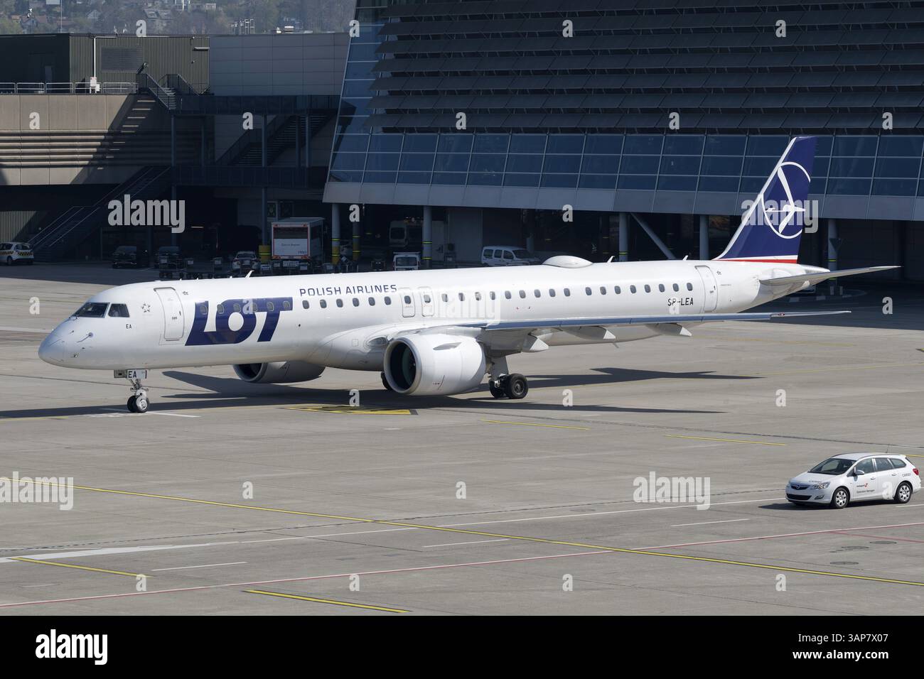 Aircraft LOT Polish Airlines, SP-LEA Embraer E195-E2 Stock Photo - Alamy