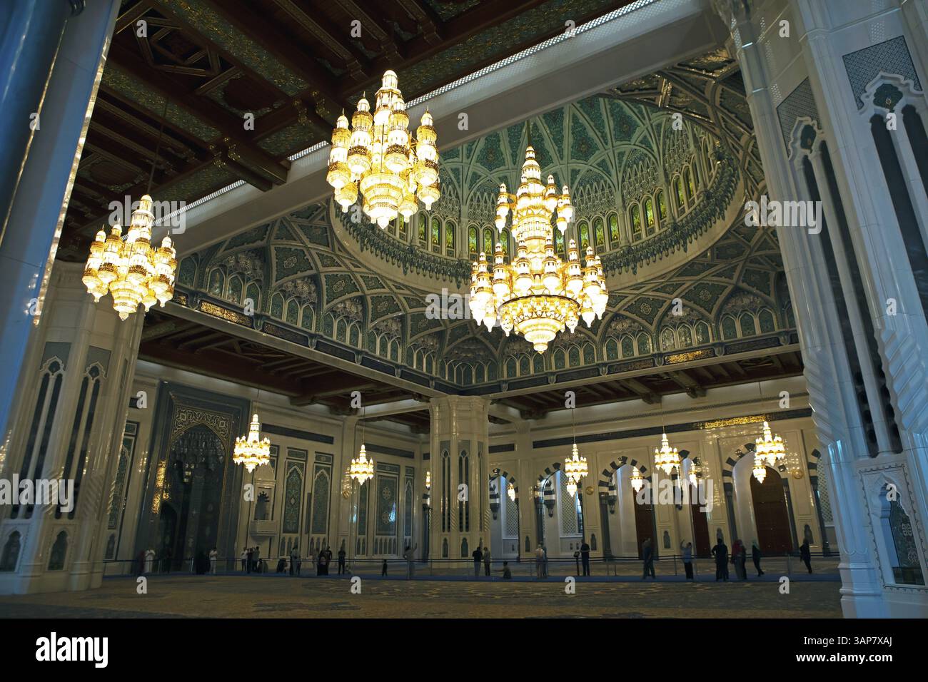 Men's prayer room, interior view, in the Sultan Qabus Grand Mosque ...