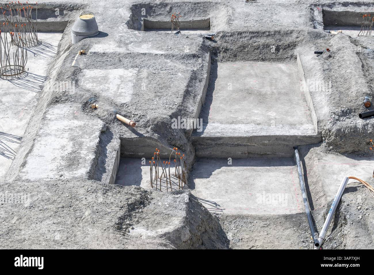 Construction site Building material Stock Photo - Alamy