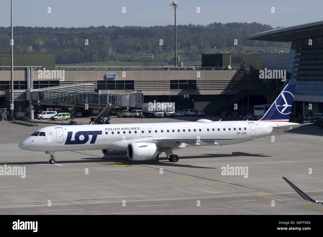 Aircraft LOT Polish Airlines, SP-LEA Embraer E195-E2 Stock Photo - Alamy