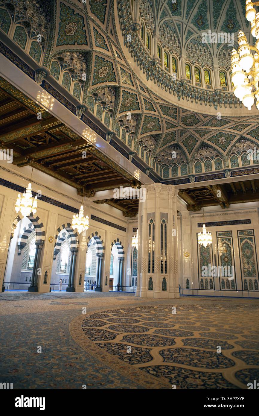 Men's prayer room, interior view, in the Sultan Qabus Grand Mosque ...