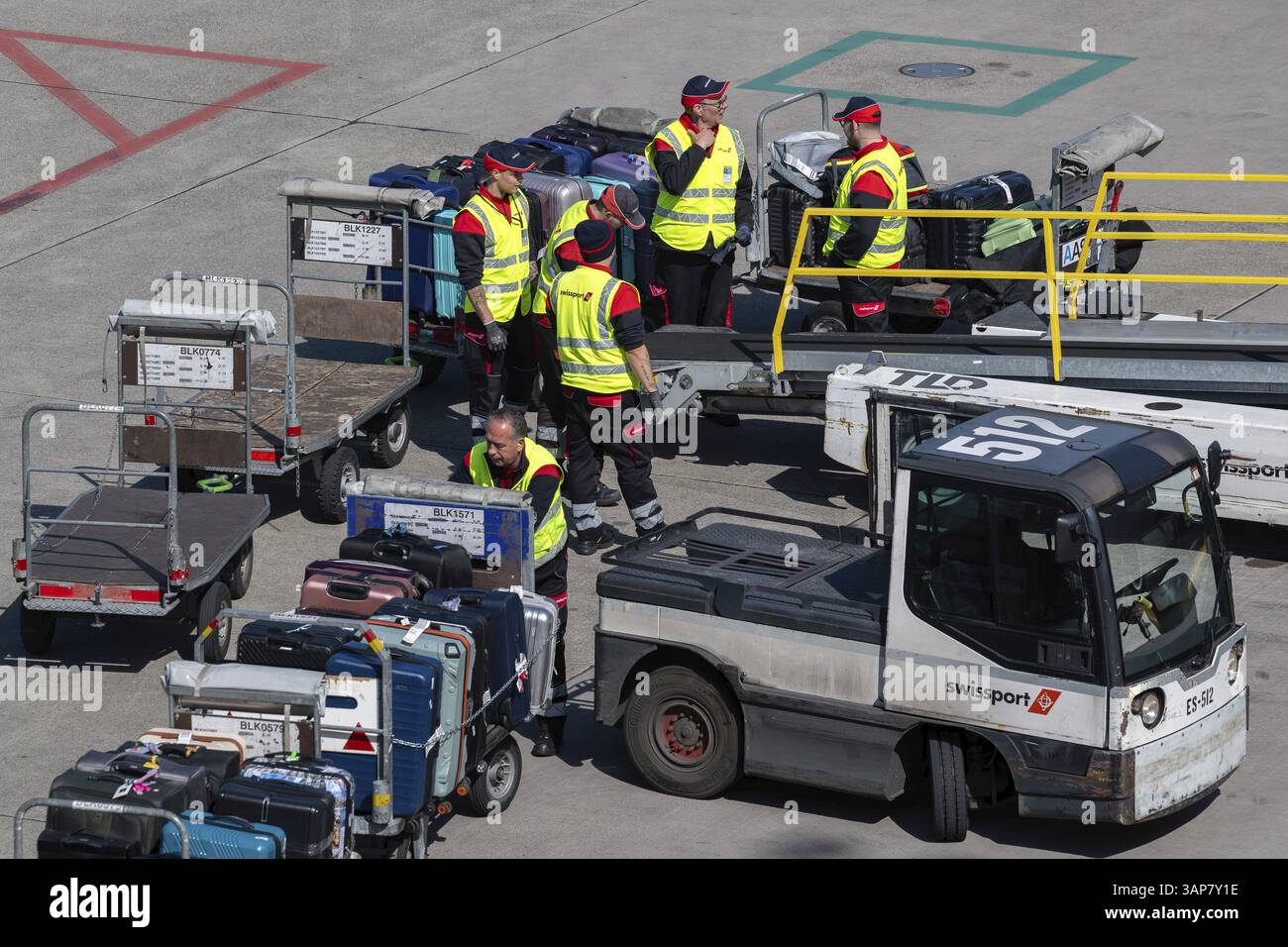 Arrival operations hi-res stock photography and images - Alamy